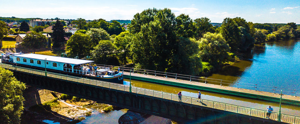 Unlock the Upper Loire Aboard Barge Renaissance - Barge Lady
